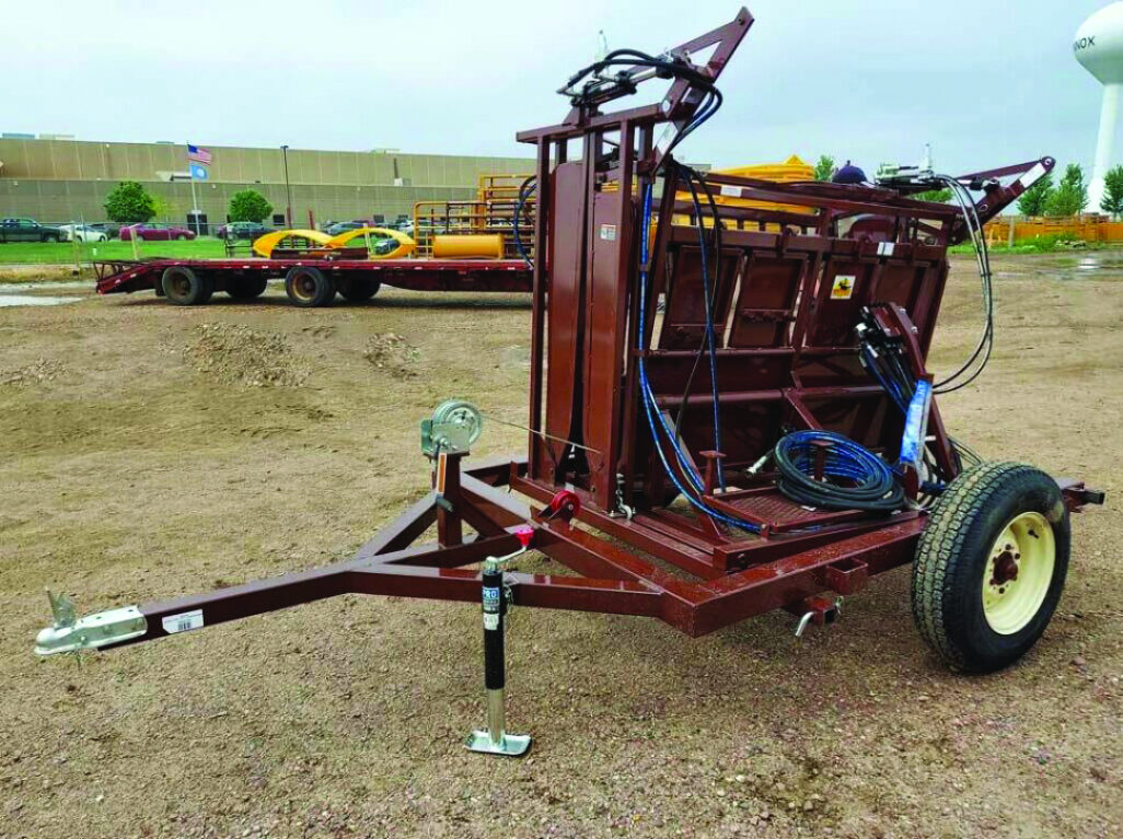 HiQual Hydraulic Calf Chute Trailer | Sioux Steel Company