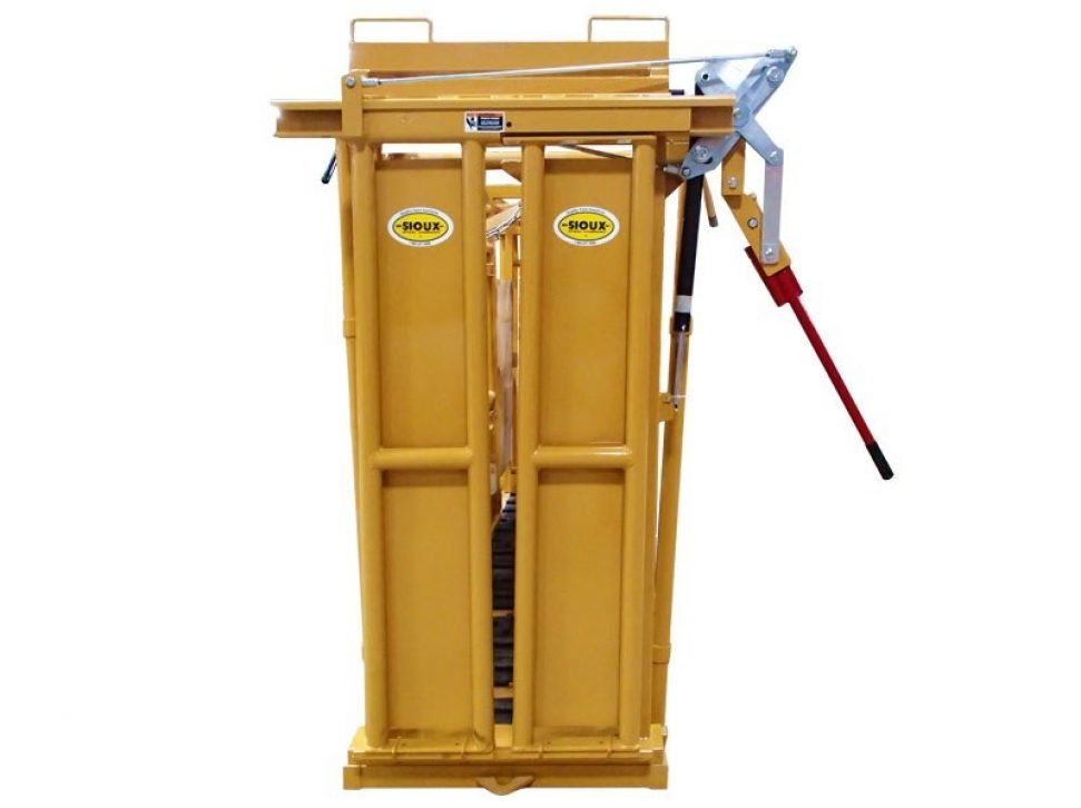 Squeeze Chute - Manual Head Gate | Sioux Steel Company